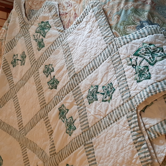 Bedding | Arch Quilt | Poshmark